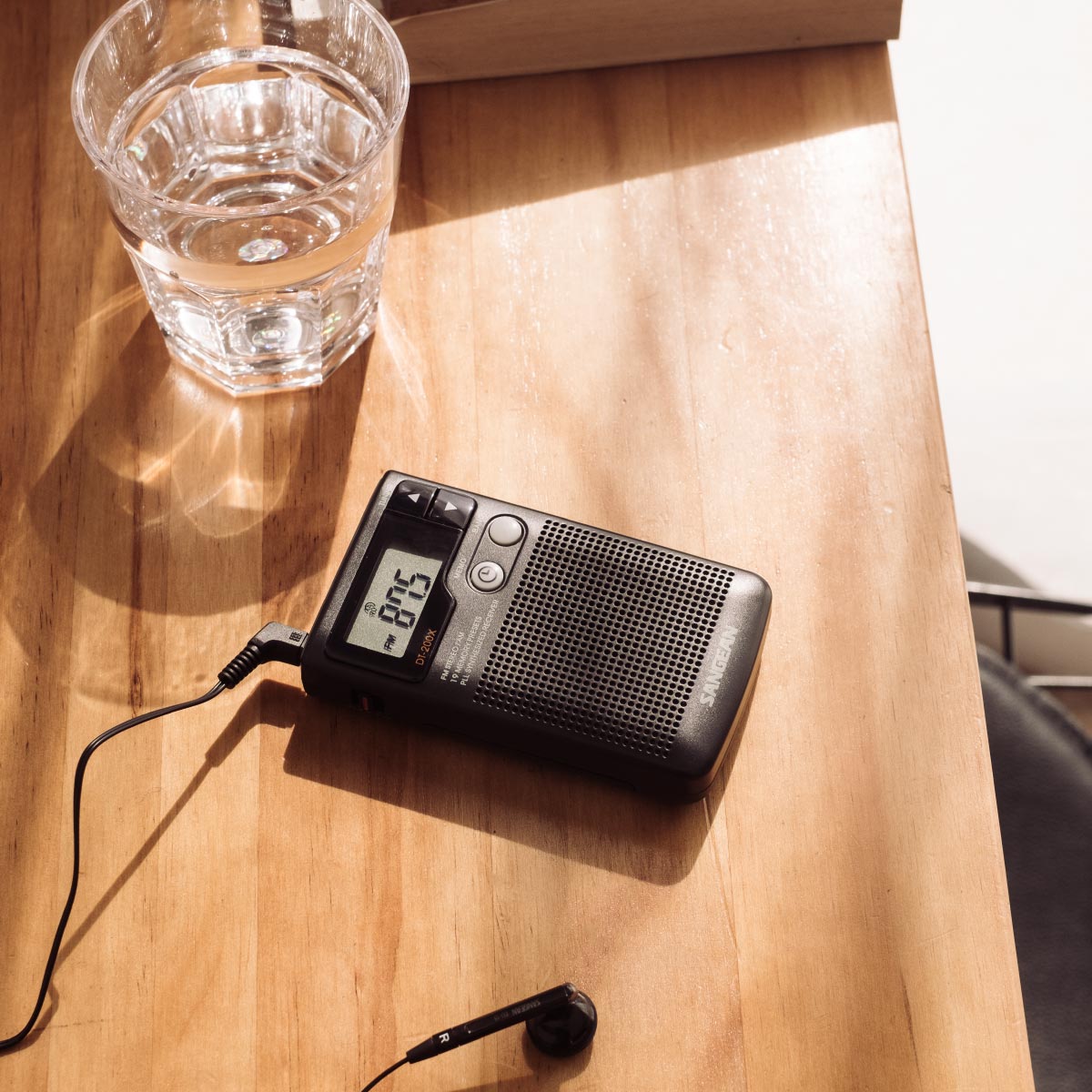 DT-200X AM/FM-Stereo Digital Tuning Pocket Radio│SANGEAN Electronics