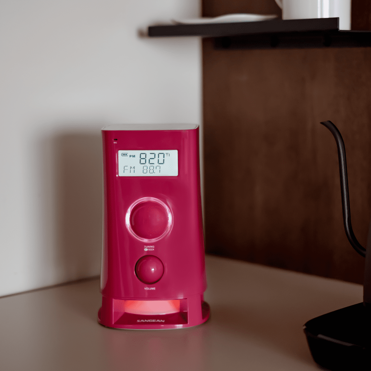 K-200 AM/FM/AUX-In數位式收音機│山進電子