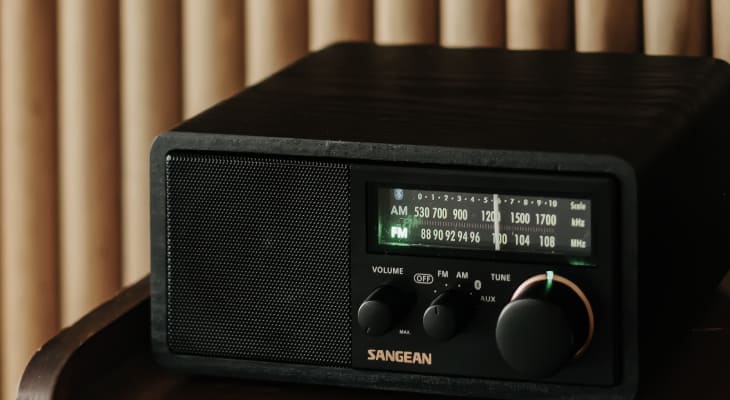SG-118 AM/FM/AUX/BT Wooden Cabinet Radio│SANGEAN Electronics