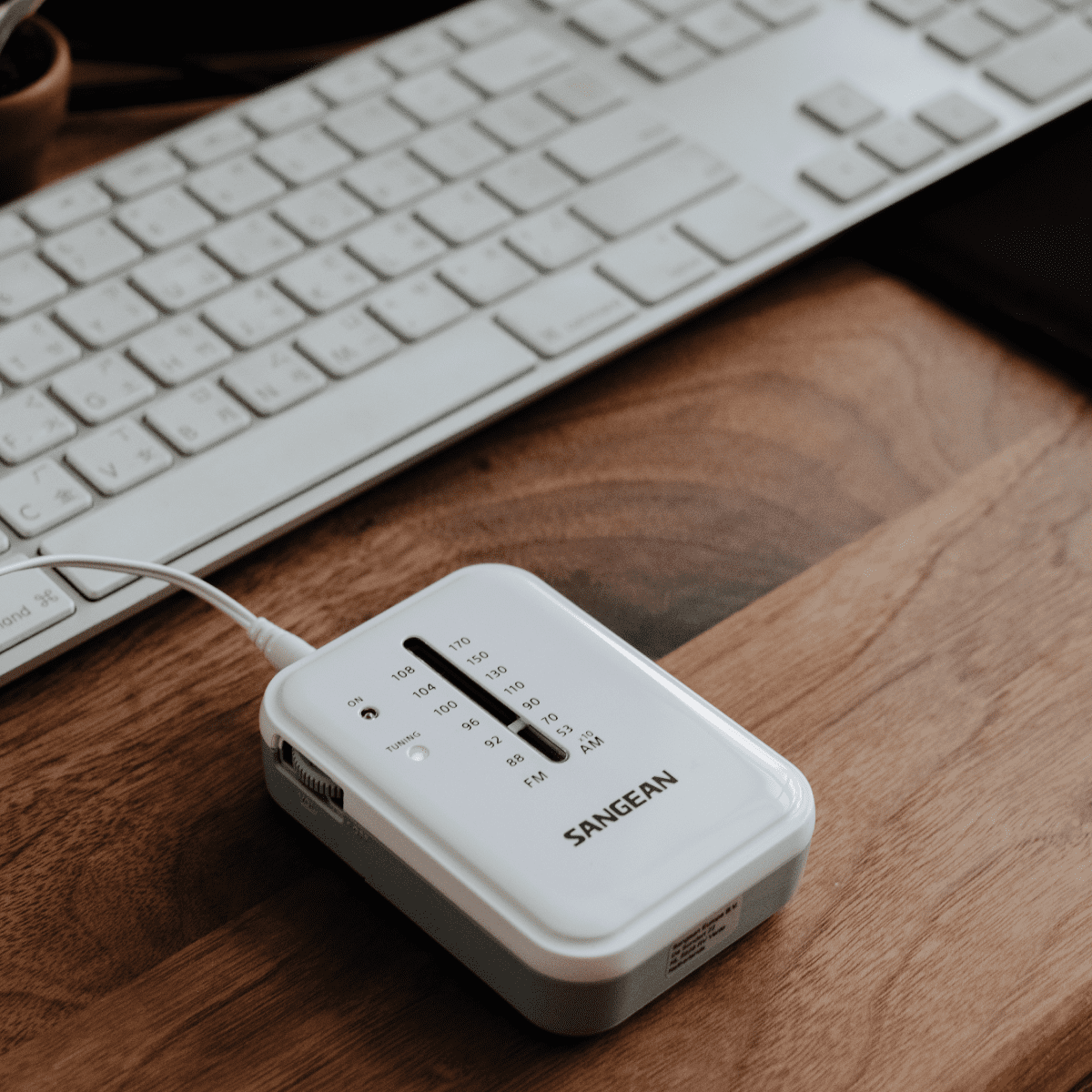 SR-32 AM / FM Pocket Radio│SANGEAN Electronics