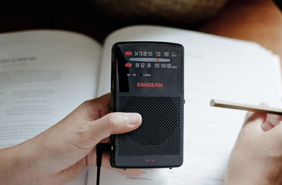 SR-35 AM / FM 口袋型收音機│山進電子